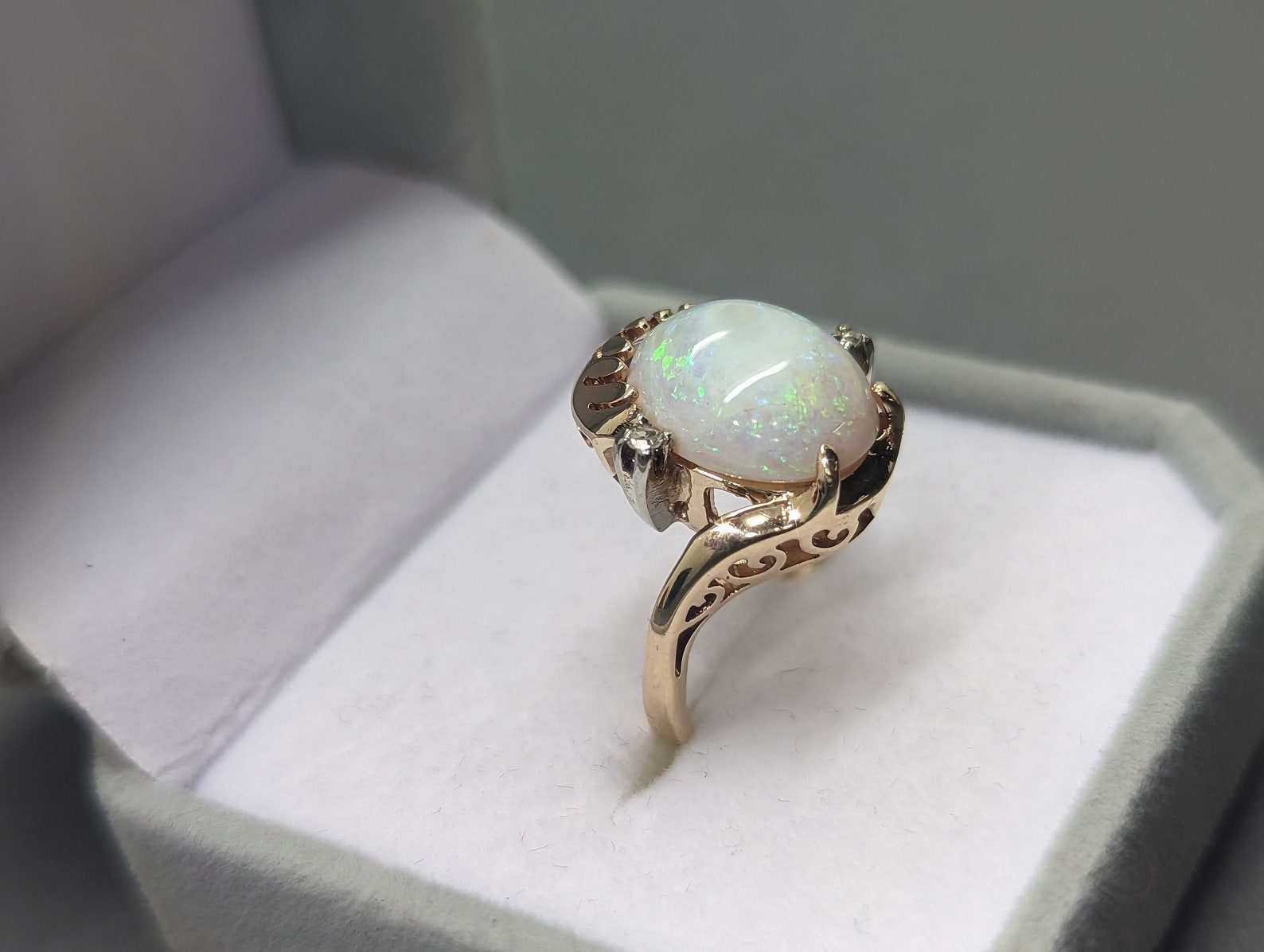 Vibrant 4.3ct Opal & X2 Natural Diamonds - 14K Yellow Gold Vintage Ring ...