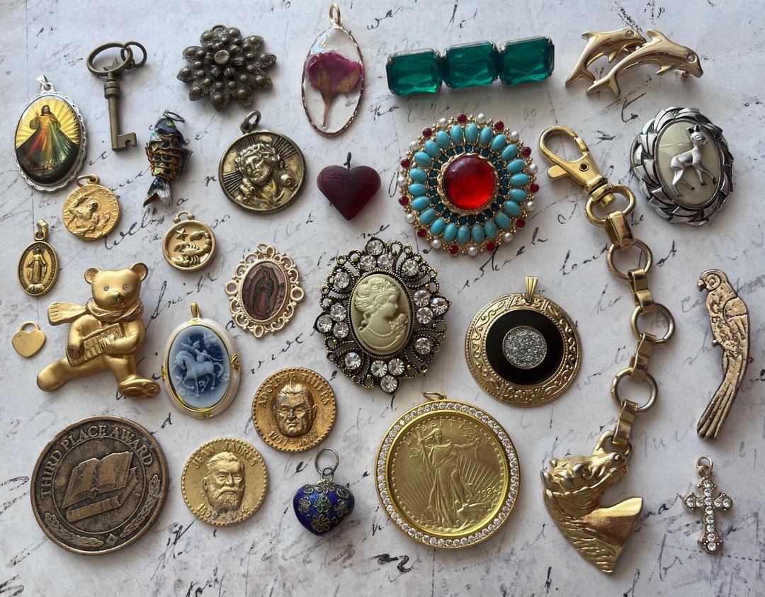 Beautiful Vintage Jewelry Brooches Pendants Charms Medals Set Lot of 29 ...