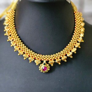 Maharashtrian Elegance: Gold Kolhapuri Thushi Necklace Set With Nath - Etsy