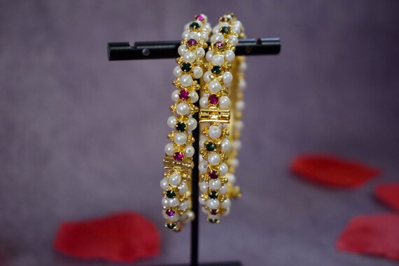 Maharashtrian moti bangles store