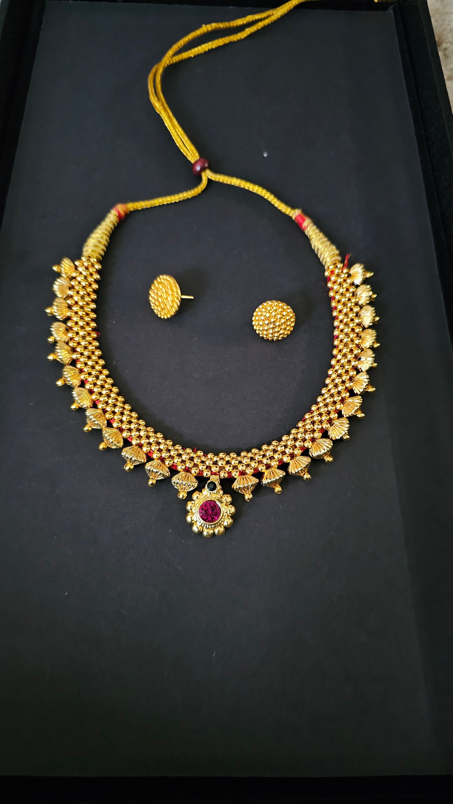 Maharashtrian Elegance: Gold Kolhapuri Thushi Necklace Set With Nath - Etsy