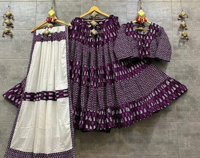 Navratri Garba Chaniya / Lehenga Choli Set - Traditional Indian ...