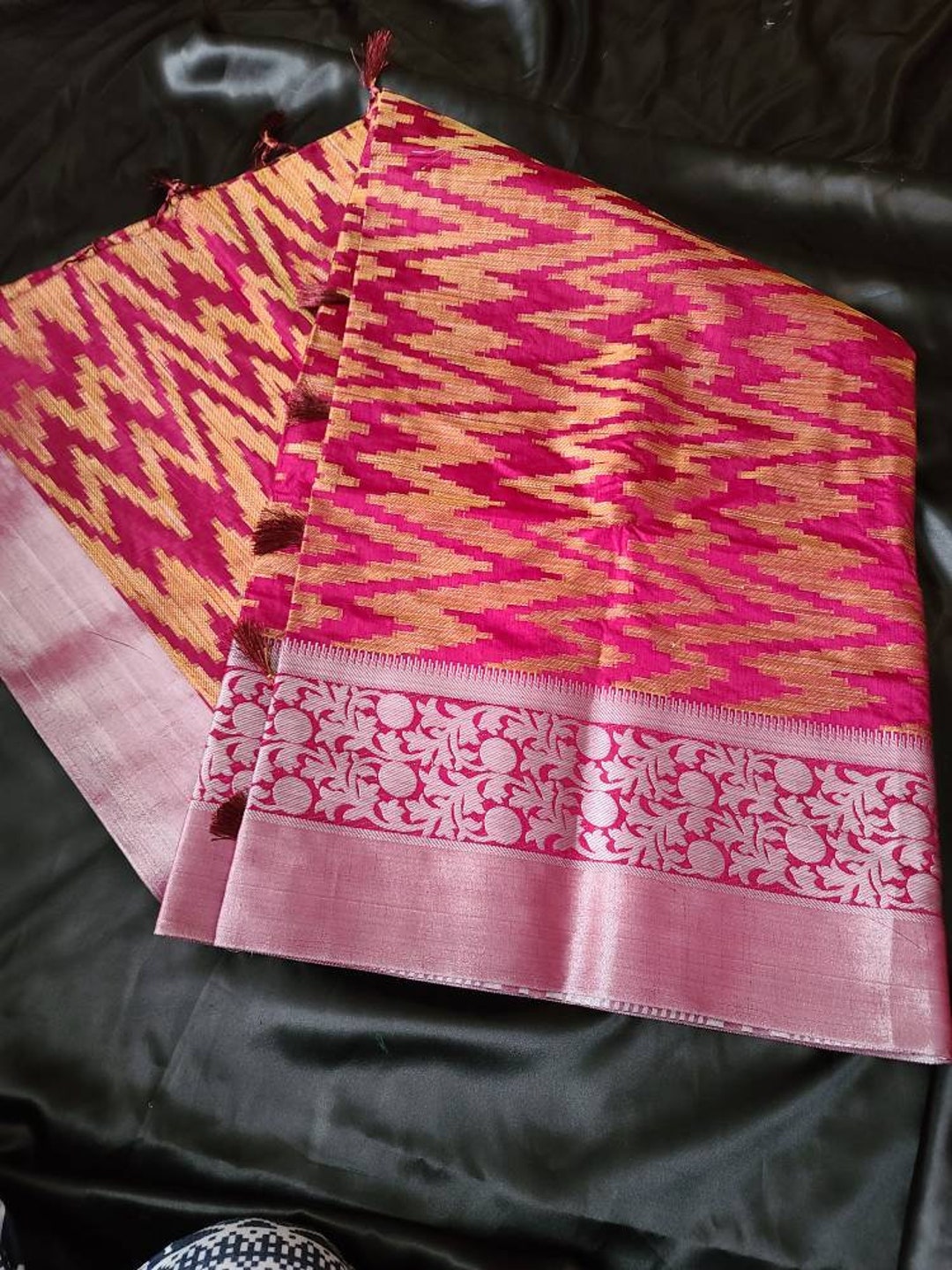Elegant Khicha Tissue Zari Silk Saree With Chevron Pattern Silver ...