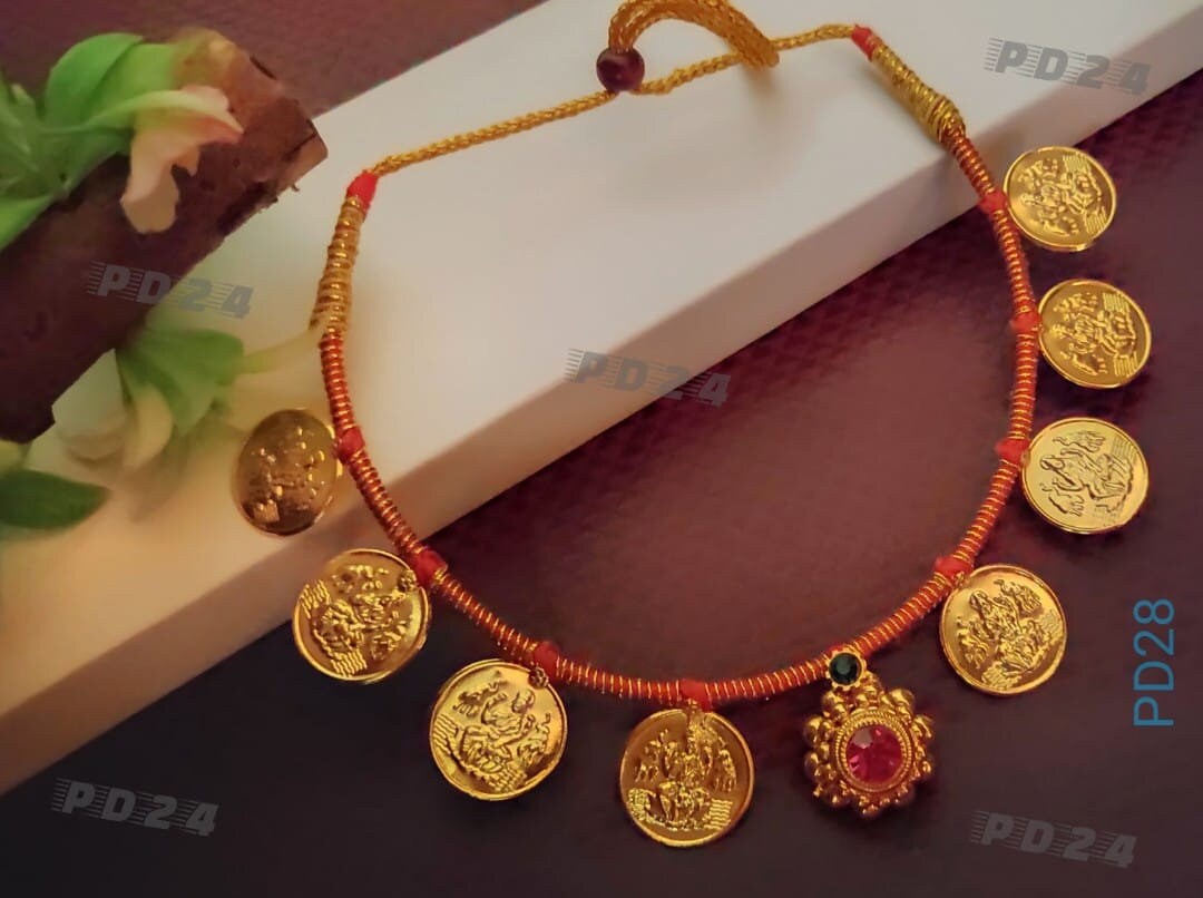 Maharashtrian Elegance: Paramparik Putali Haar With Kolhapuri Thushi ...