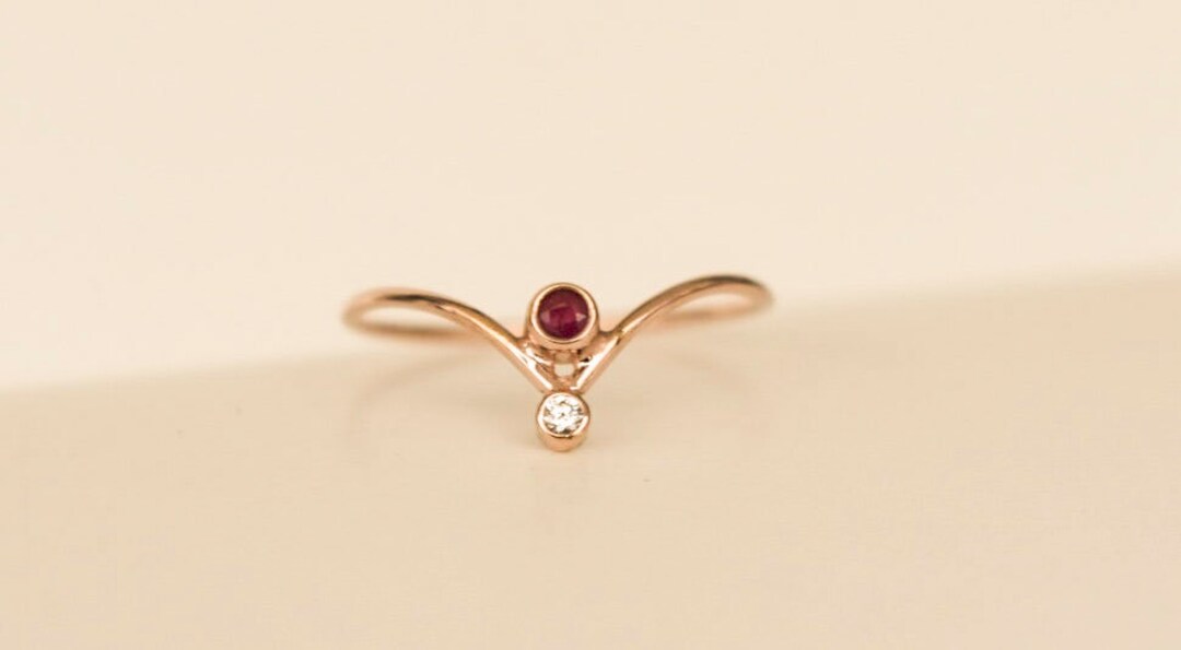Ruby Gold Wedding Band / Dainty Stacking Ring / Chevron Ring / - Etsy