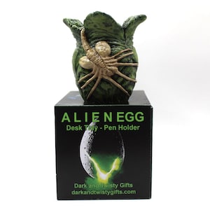Alien Facehugger Egg Pen Holder: Xenomorph Desk Tidy - Etsy