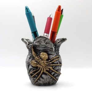 Alien Facehugger Egg Pen Holder: Xenomorph Desk Tidy - Etsy