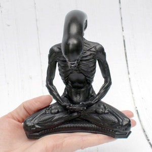 Alien Meditation, Alien Xenomorph Bust, Alien Meditating, Xenomorph ...
