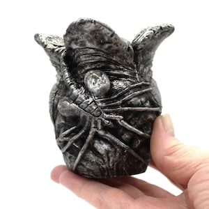 Alien Facehugger Egg Pen Holder: Xenomorph Desk Tidy - Etsy