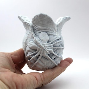 Alien Facehugger Egg Pen Holder: Xenomorph Desk Tidy - Etsy