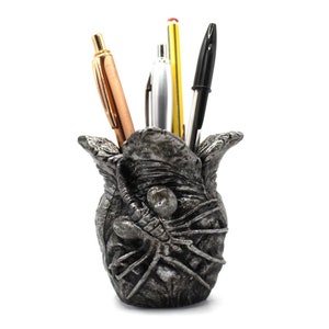 Alien Facehugger Egg Pen Holder: Xenomorph Desk Tidy - Etsy