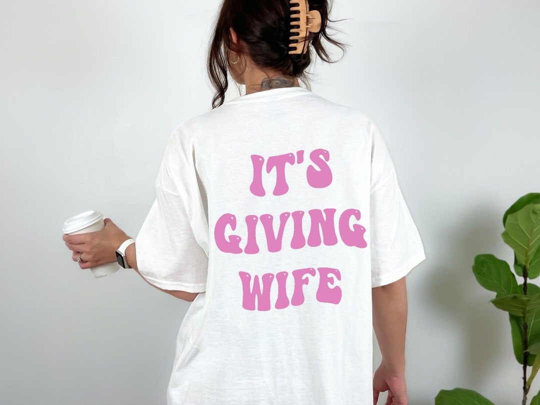 Retro It's Giving Wife T-shirt, Bridal Party Gift, Bachelorette Party ...