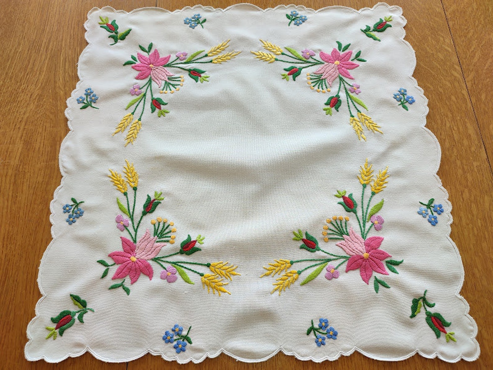 Hungarian Embroidered Centerpiece Hand Embroidered Table - Etsy