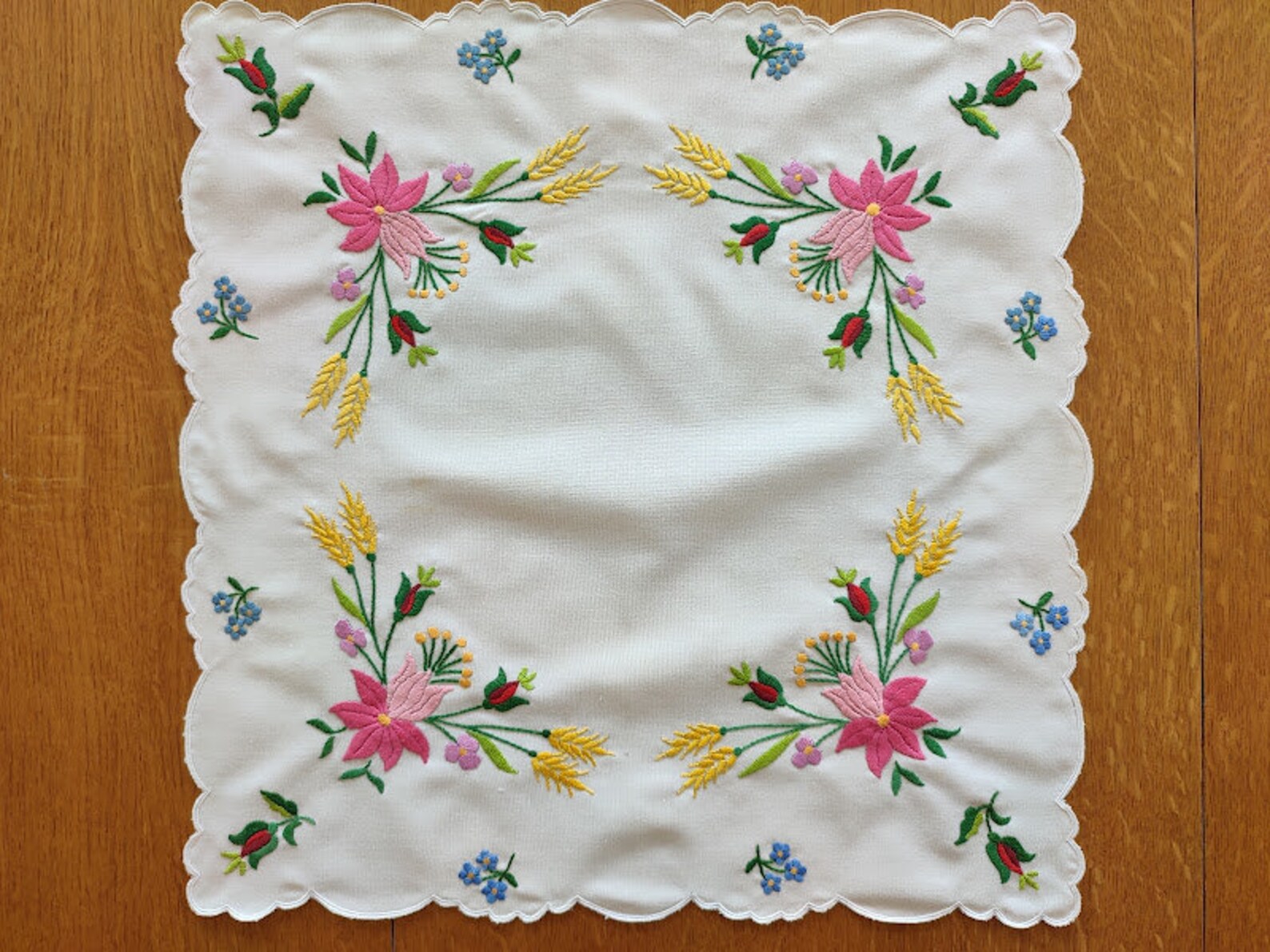 Hungarian Embroidered Centerpiece Hand Embroidered Table - Etsy