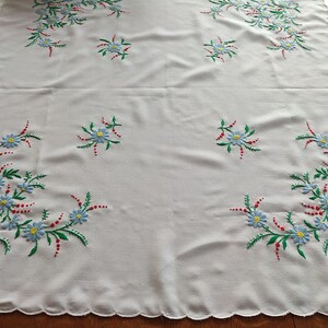 Hand Embroidered Tablecloth With Daisy, Hand Embroidered Daisies ...