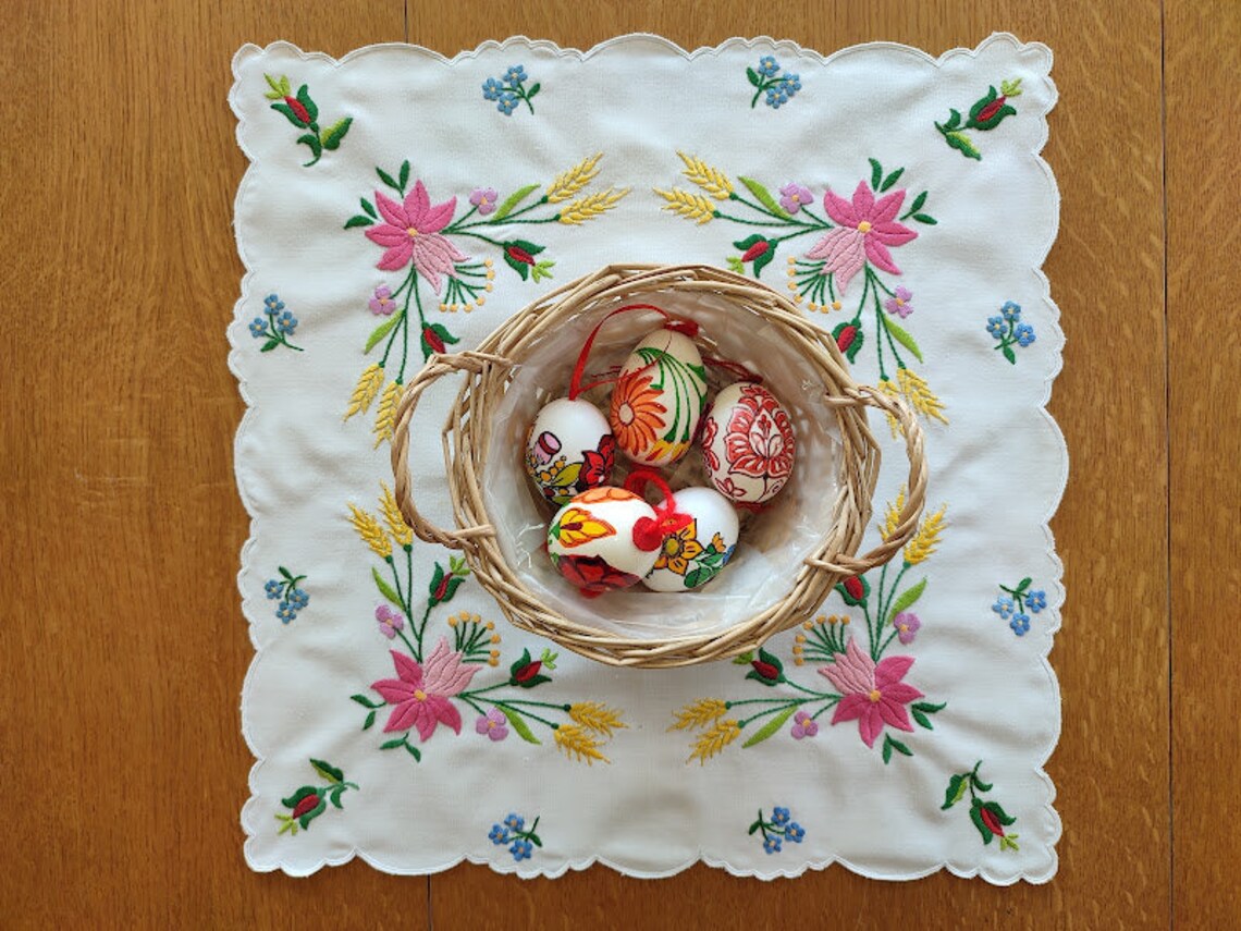 Hungarian Embroidered Centerpiece Hand Embroidered Table - Etsy
