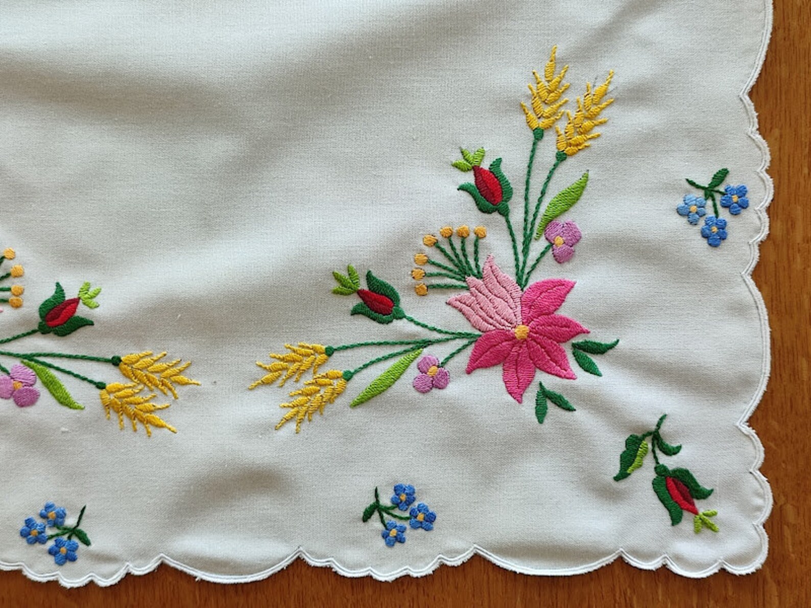 Hungarian Embroidered Centerpiece Hand Embroidered Table - Etsy