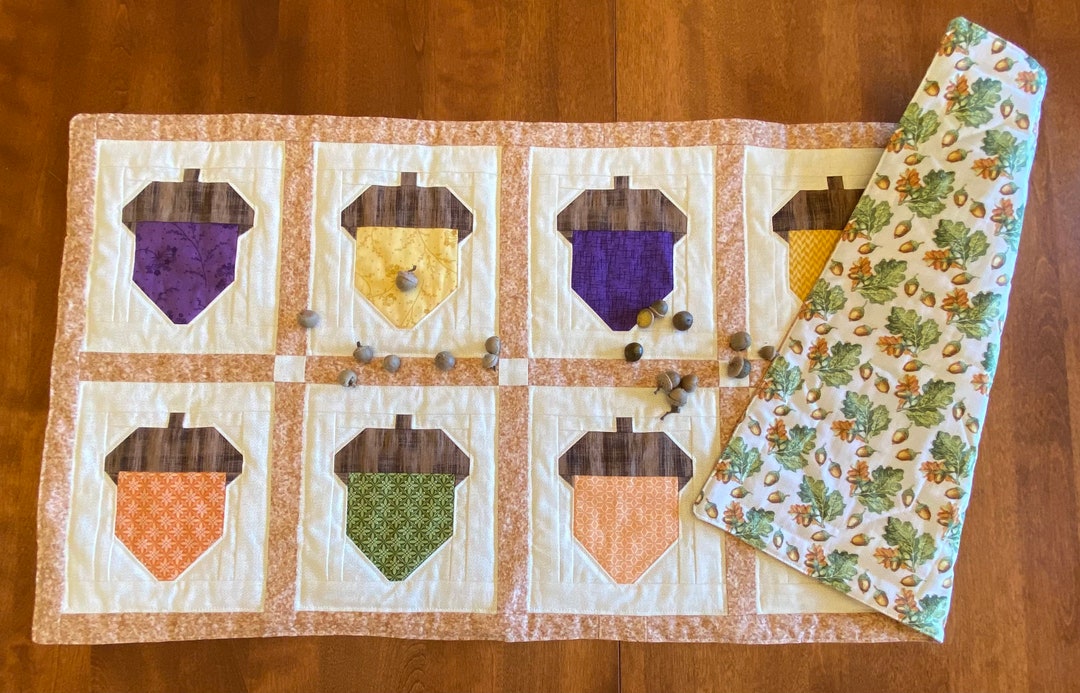 Autumn Acorn Tablerunner (light) - Etsy