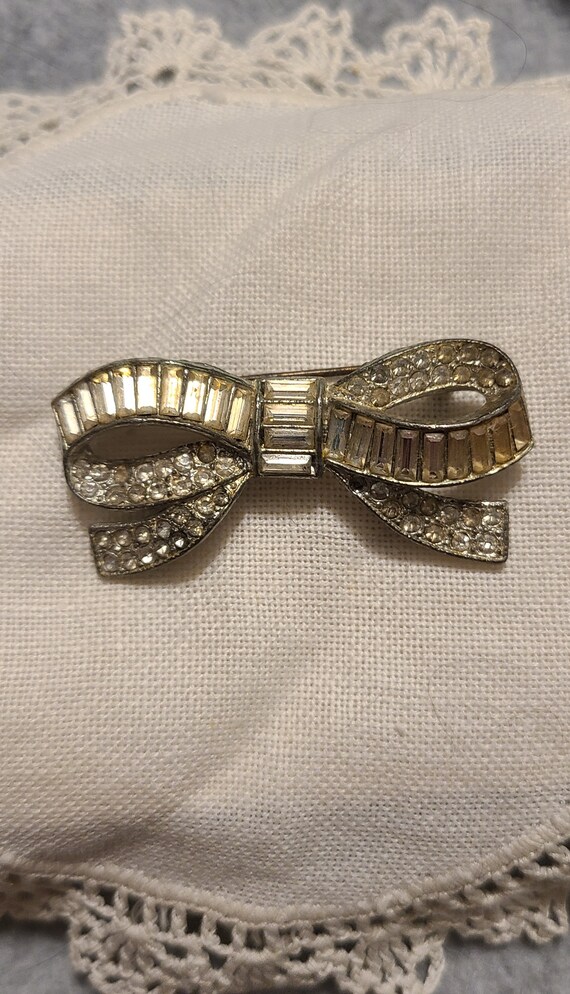 Stunning Vintage Brooch Gem