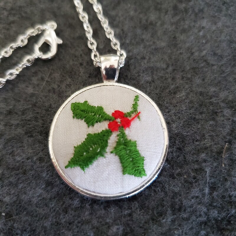 Holly Leaf Necklace - Etsy