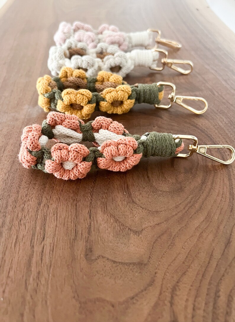 Mini Macrame Floral Keychain, Macrame Keychain, Handmade - Etsy