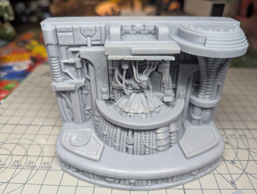 Far Future Space Emperor on Life Support Throne - 28mm - 32mm Scale 3D ...