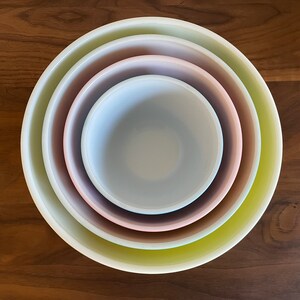 Vintage Pyrex Primary Colors Mixing Bowls - Etsy