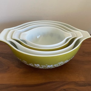 Vintage Pyrex Mixing Bowl Set: Spring Blossom Crazy Daisy Cinderella ...