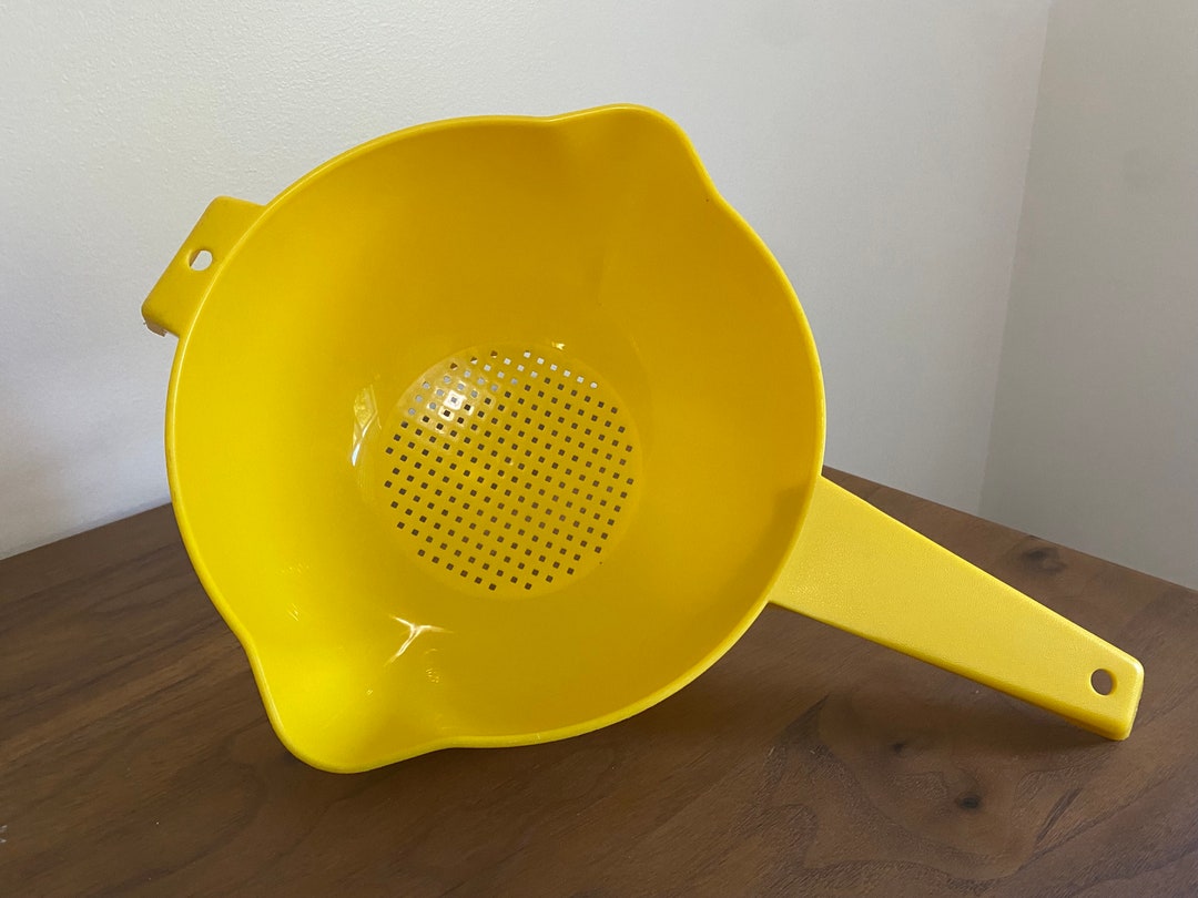 Vintage 1970s Tupperware 2 Quart Yellow Footed Strainer/colander With ...