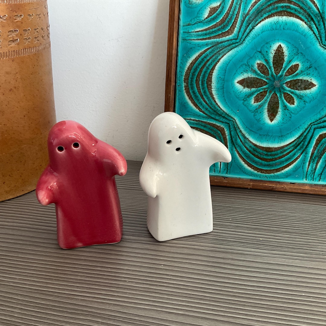 Vintage Hugging Ghost Salt and Pepper Shakers: Ceramic Novelty Cruet ...