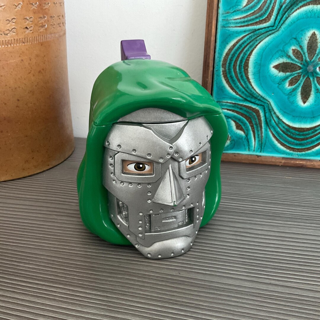 Vintage MARVEL’S Dr Doom Head Plastic Mug With Flip Lid, Universal ...