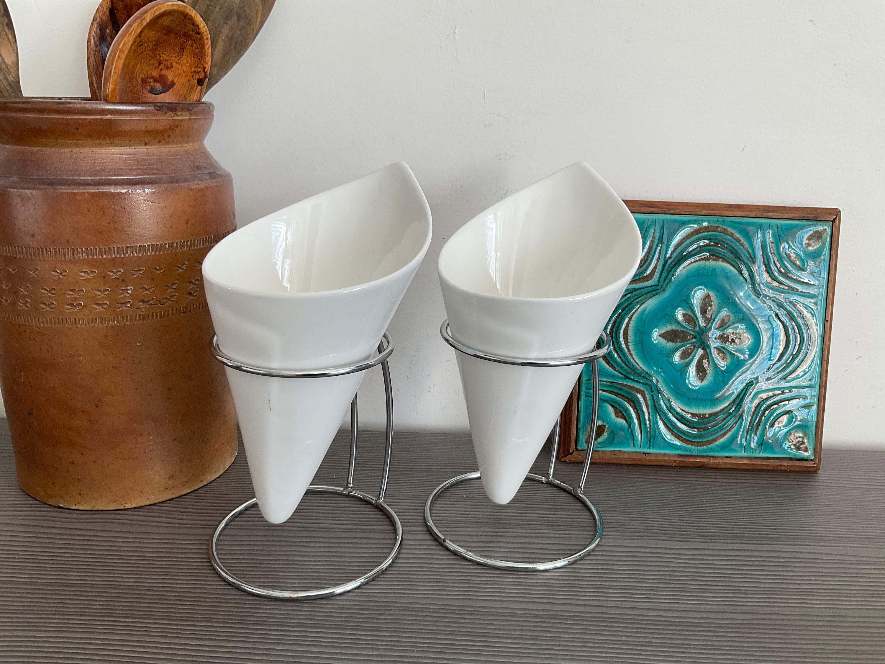Ceramic Cones With Stand, Chip Bowls, Serviette Holders, White ...