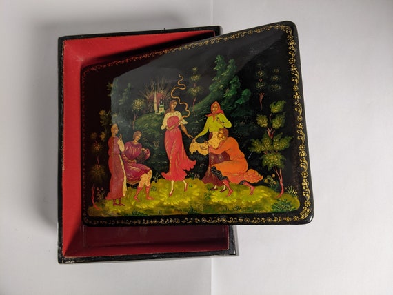 Palekh Hand painted Signed Vintage Lacquer Box "Dance" - Gem
