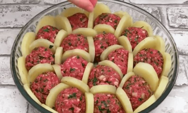 BESTES REZEPT für Kartoffeln kochen und in Scheiben schneiden. Mit ...