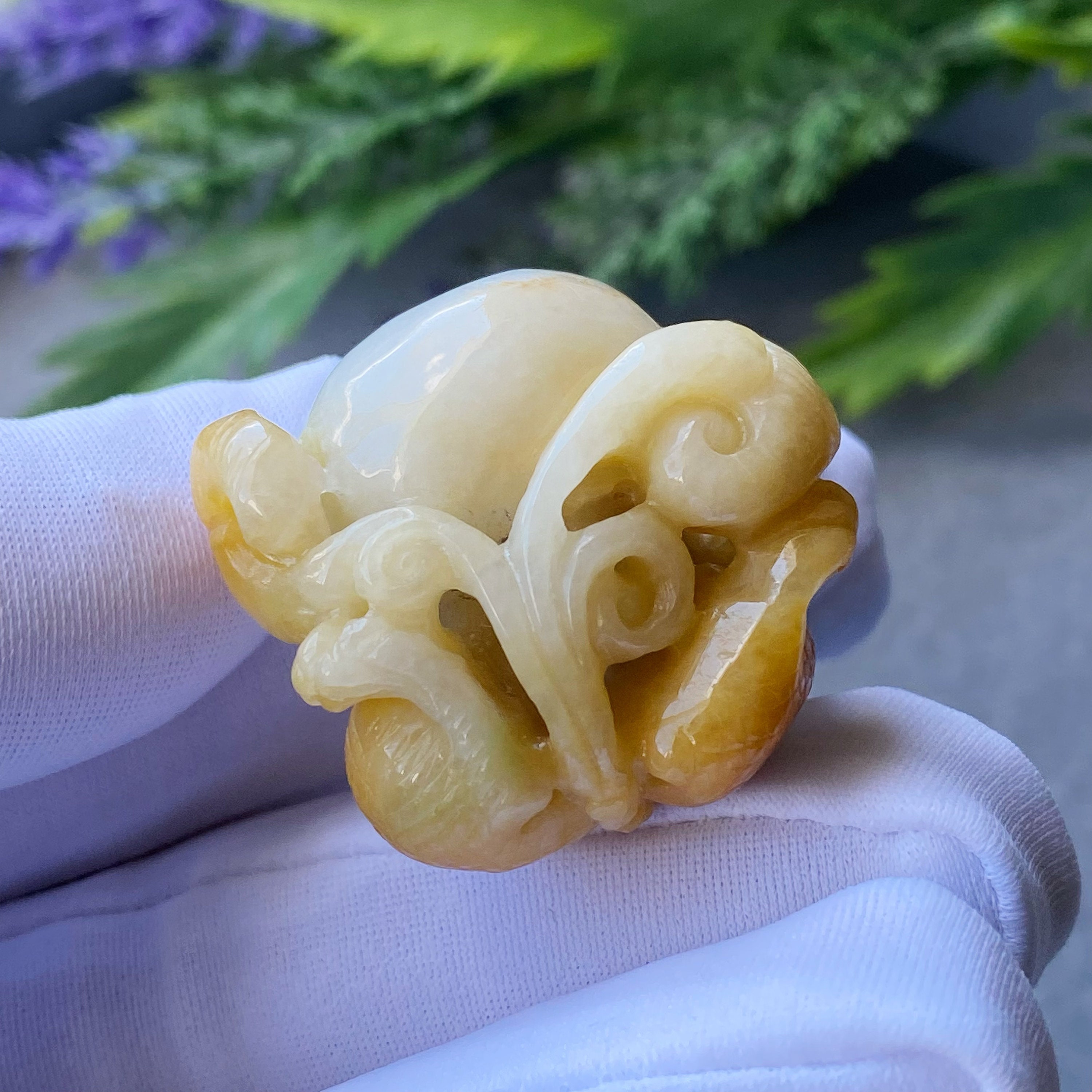 Cute Waxy Yellow With Tinted Blue White Creative Carving Pixiu With ...