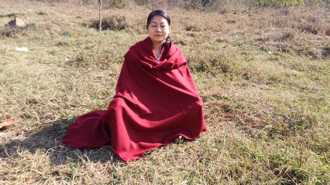 Budha Handwoven Red Buddhist Monk Pure Himalayan Angora Wool Meditation ...
