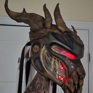 BADLANDS Elder Njohrr Predator Helmet - High Quality - Etsy