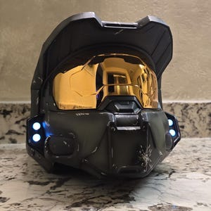 HALO Master Chief Deluxe Helmet - LED Lights on Each Side - Battle ...