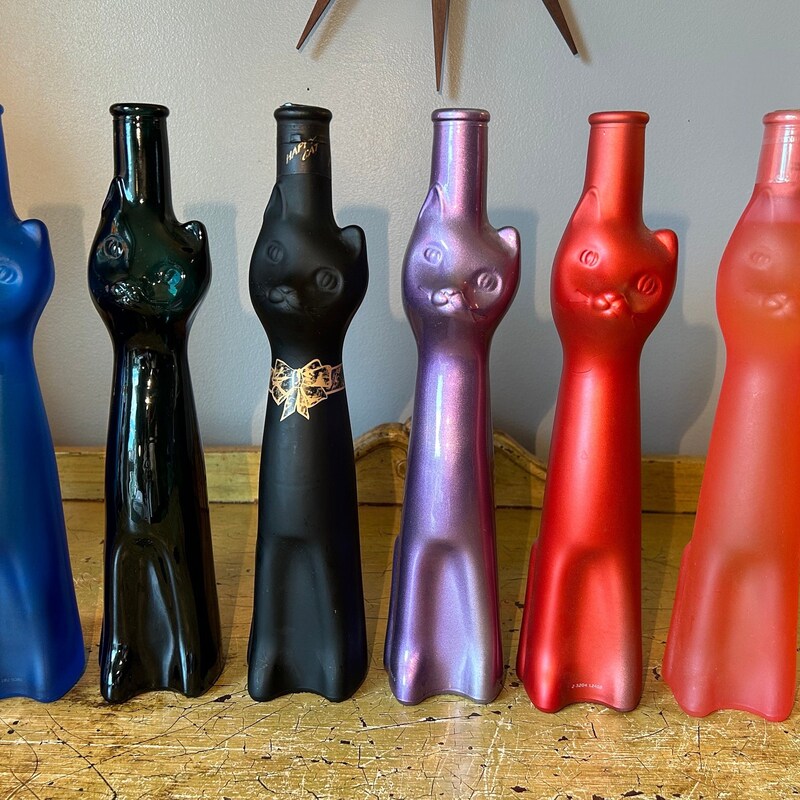 I go inside and grabber thé container and ani bottle of vodka and cat ...