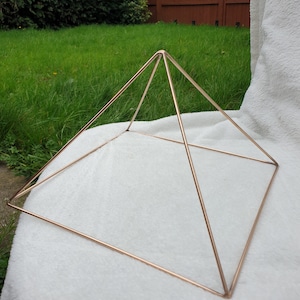 Copper Pyramid for Meditation, Cleansing & Charging Crystals - Gift ...
