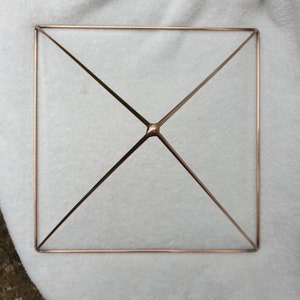 Copper Pyramid for Meditation, Cleansing & Charging Crystals - Gift ...