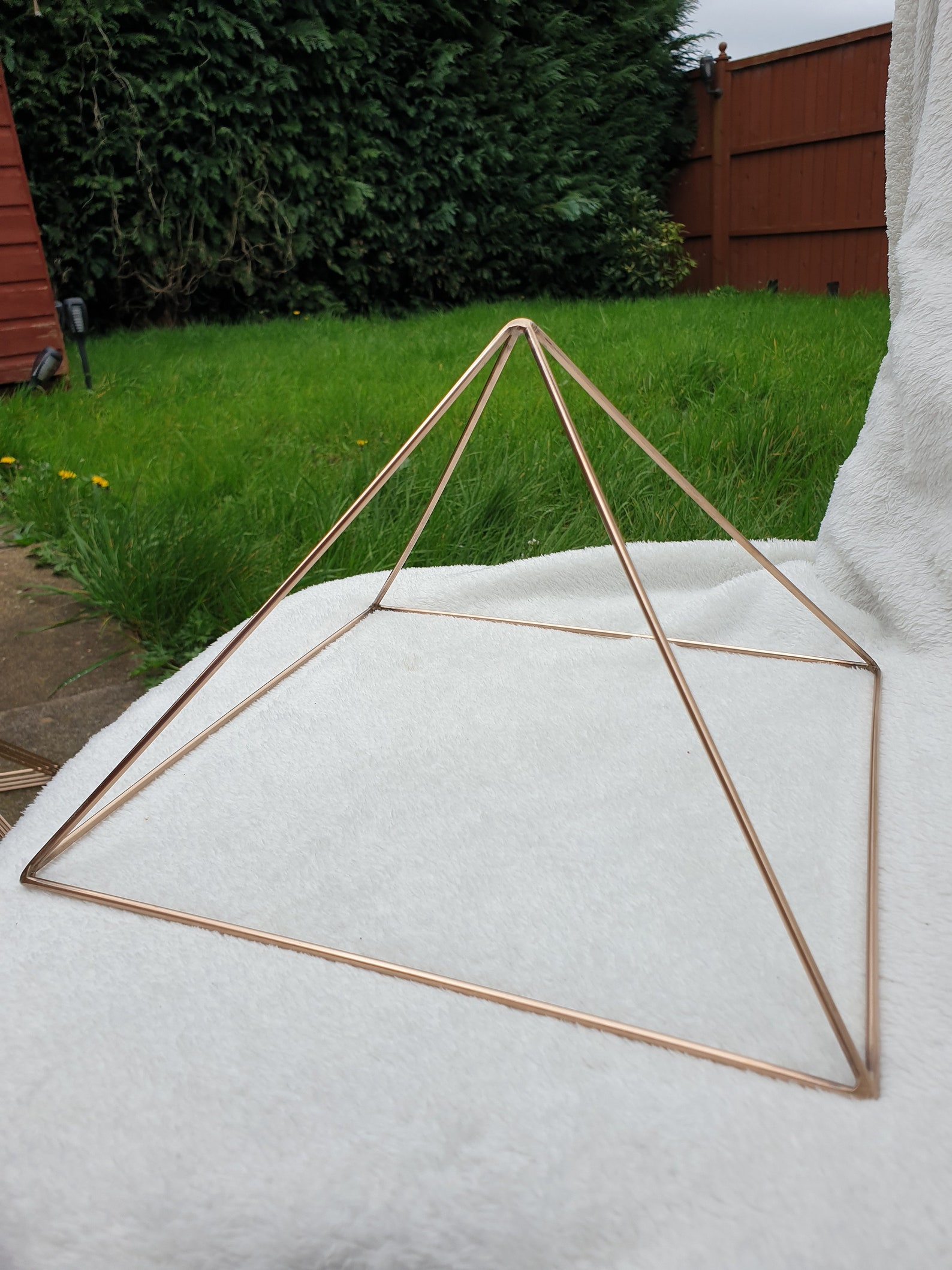 Copper Pyramid for Meditation, Cleansing & Charging Crystals - Gift ...