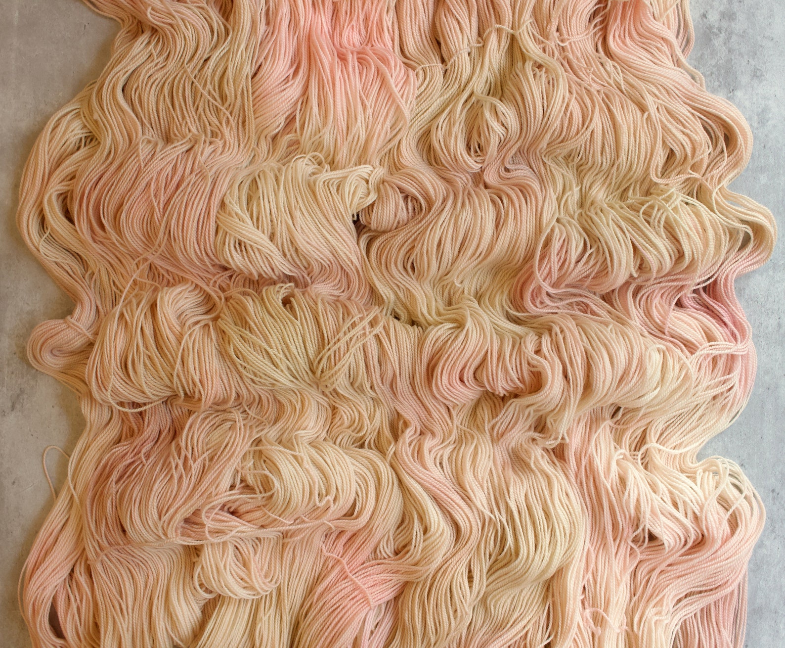PEONY PEACH / Naturally Dyed Yarn / 100% Non-superwash Merino ...