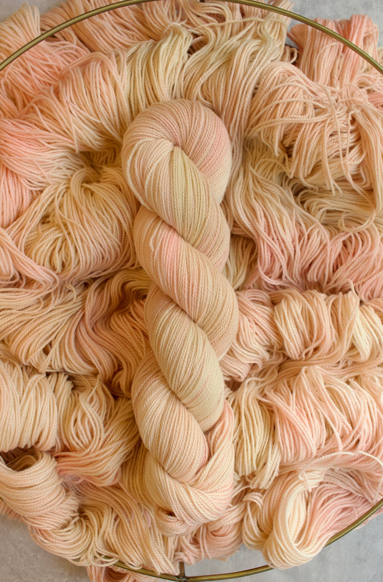 PEONY PEACH / Naturally Dyed Yarn / 100% Non-superwash Merino ...