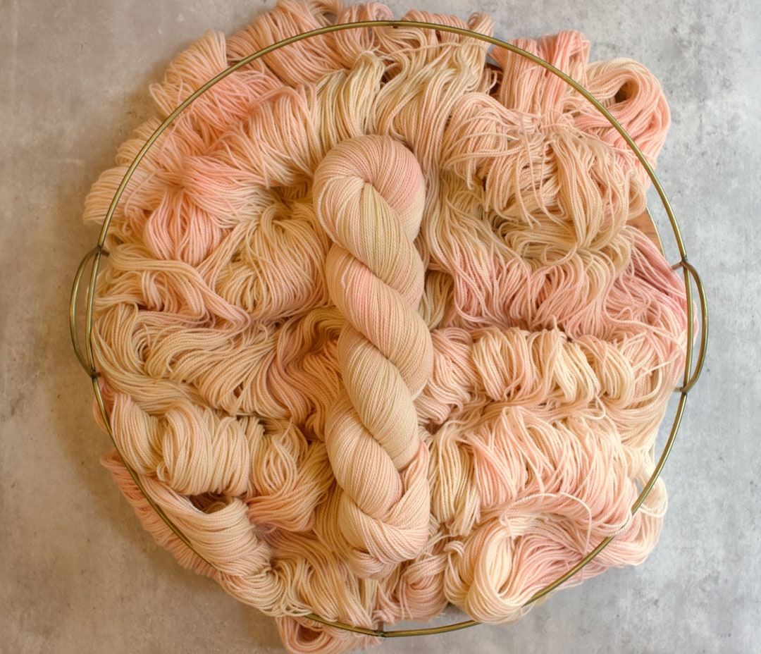 PEONY PEACH / Naturally Dyed Yarn / 100% Non-superwash Merino ...