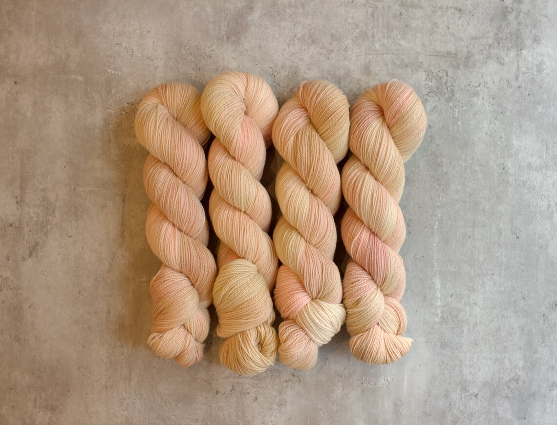 PEONY PEACH / Naturally Dyed Yarn / 100% Non-superwash Merino - Etsy