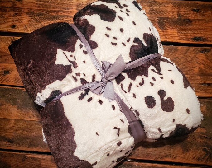 Ultra Plush Oversized Cow Print Throw Blanket With Fluffy Fleece Back ...