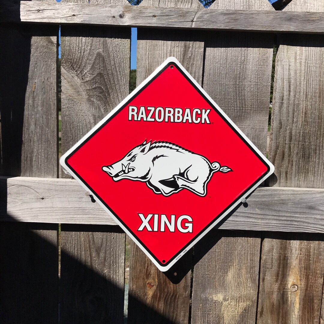 Arkansas Razorbacks Sign University of Arkansas Signs the Hogs Dorm ...
