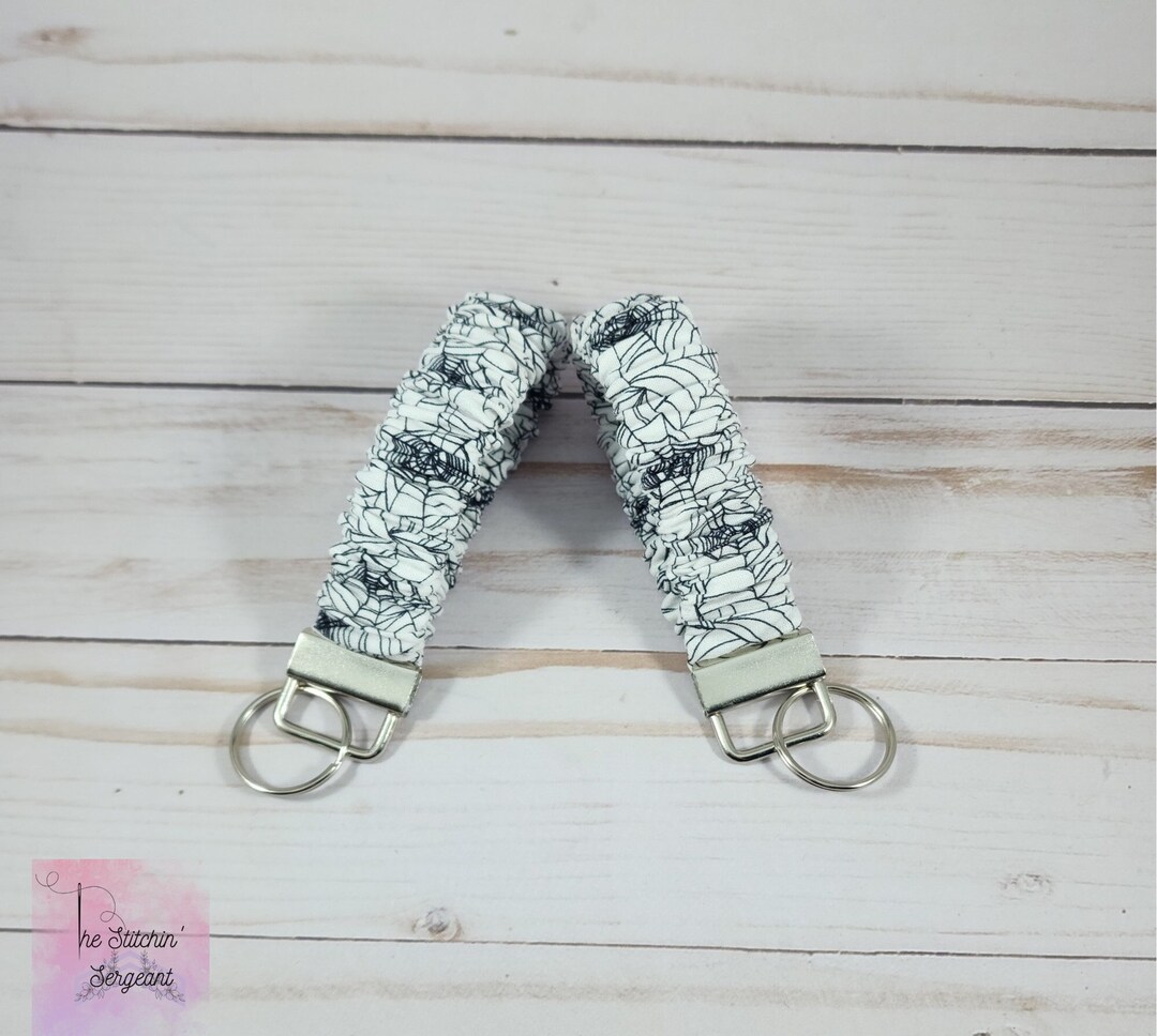 Black and White Spiderweb Scrunchie Keychain, Halloween Spiderweb Key ...