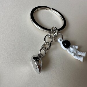 Astronauts Magnetic Heart Matching Keychains, Gift Set for Couples ...